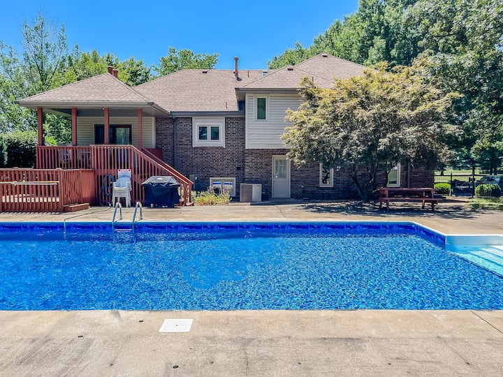 Majestic Oaks: Groups, Airhocky, Firepit, Cornhole - McDaniel Lake, MO