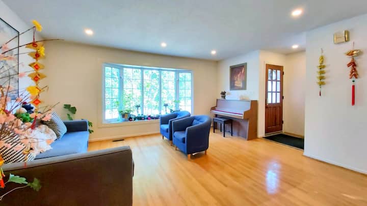 Cozy Clean 3br Main Floor Free Parking Near Sq1 - Mississauga