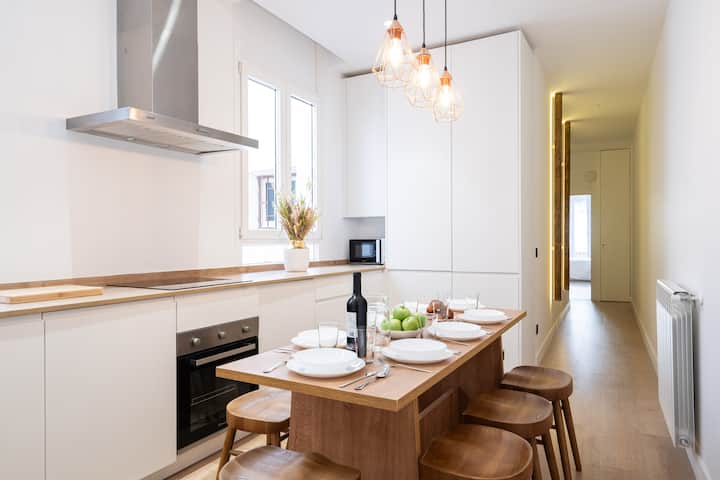Chueca 12 Pax - 5 Bedrooms/ 5 Baths - Madrid
