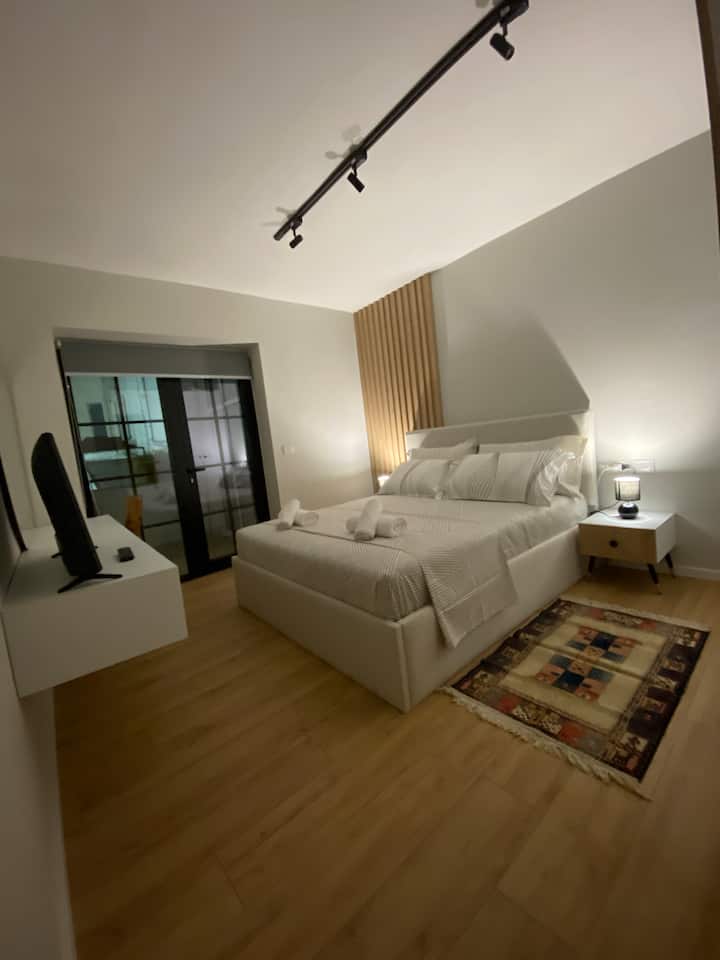 Lucas Downtown - Tirana
