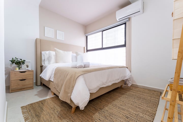 4br Home · El Poblado (Manila) · A/c + Jacuzzi - Medellín