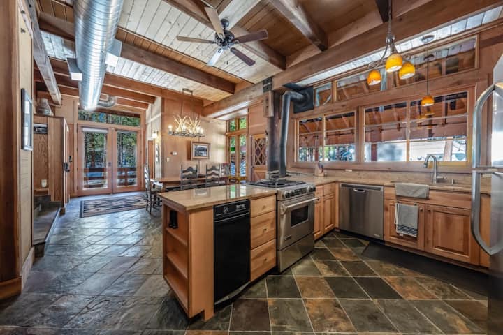 The Shaver Lake Tree House - Shaver Lake, CA