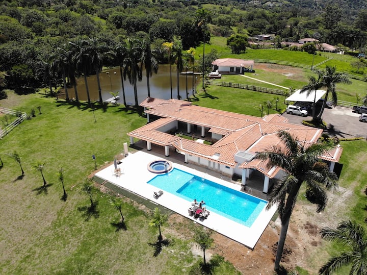 Luxury 6br Finca | Boat, Lake, Jacuzzi + Mtn Views - San Pedro