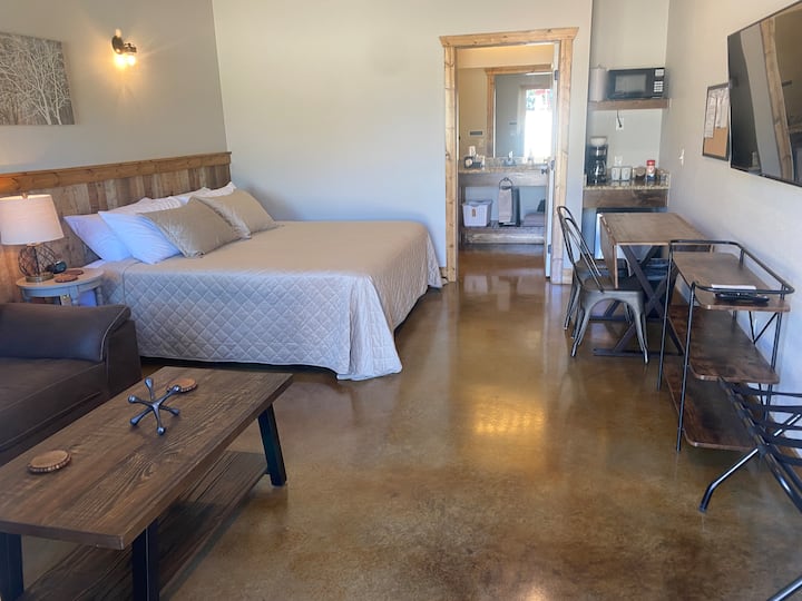 The Woods - Cabin 6, Room #11 - Single King - Lake Texoma