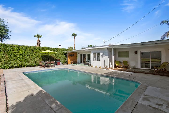 Updated 2-bedroom Single Family Home With Pool - Palm Desert, CA