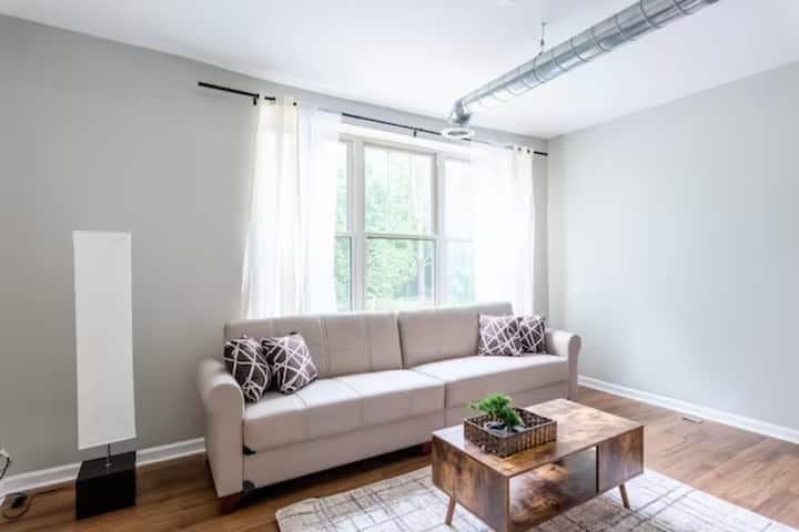 Quiet 1bd W/parking & Free Wi-fi - Detroit