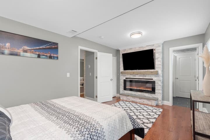 Room With En-suite Bath Near Downtown - Branford, CT