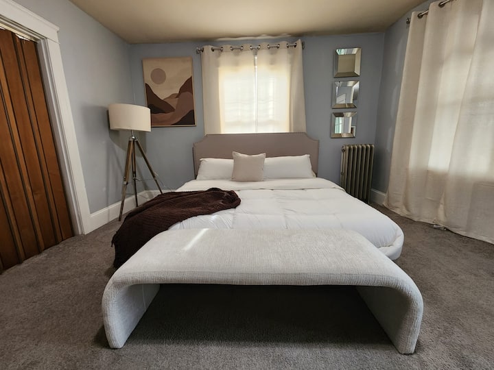 Luxury & Spacious 3 Bedroom Home - Sutton, MA