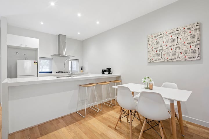 Domi Rentals - The Chadstone Homes - Box Hill
