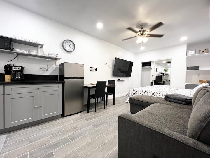 Cozy Private Studio - Lancaster, CA