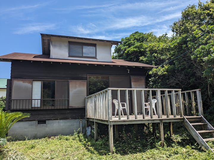 海から2分、広いリビング、ベランダ、和室あり。濡れた衣服も大丈夫ドラム式洗濯乾燥機設置。 - 大島