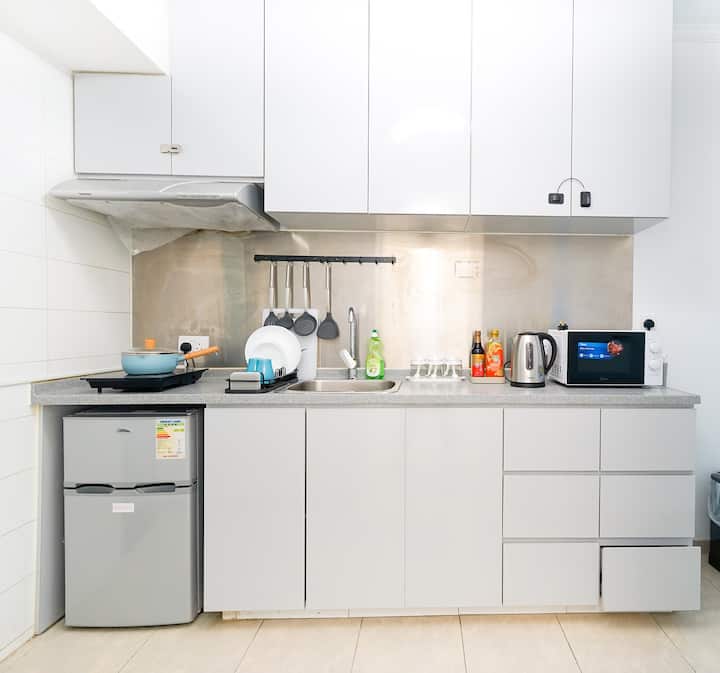 Bright & Cozy Window Bunk@wan Chai Road 187 - Wan Chai