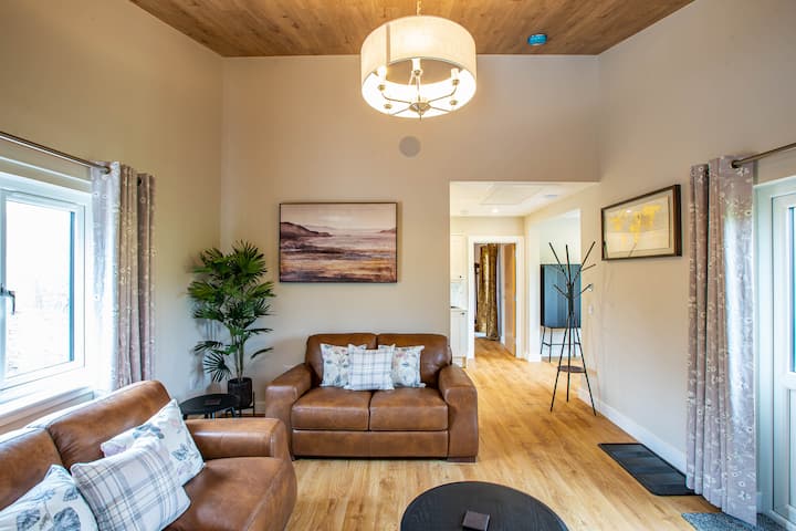 Breckland Lodge 4 With Hot Tub - Loch Ness