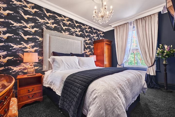 The Lawrence - King Ensuite Bedroom - Londonderry