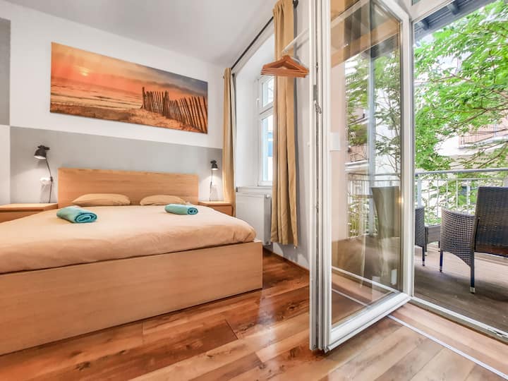 Quiet & Cool Balcony ~ King Bed ~Wifi~12min Center - Wien