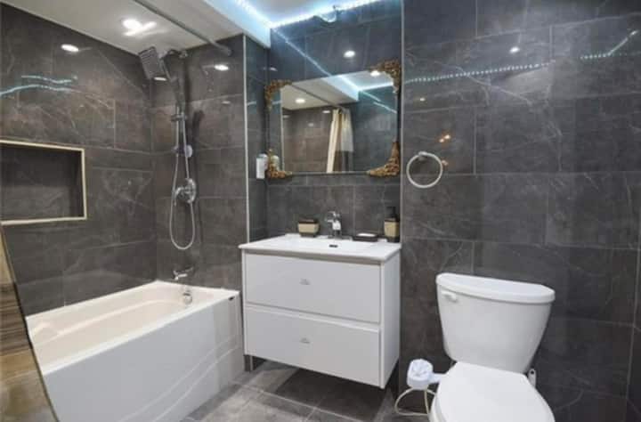 Bsmt Apartment With Free Parking - 해밀턴