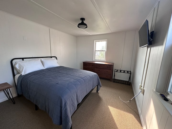 Shangri La Hotel - Room 21 - Sackets Harbor, NY