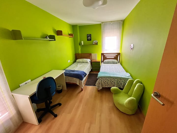 Cómoda Habitación Con Baño Priv. - Pamplona