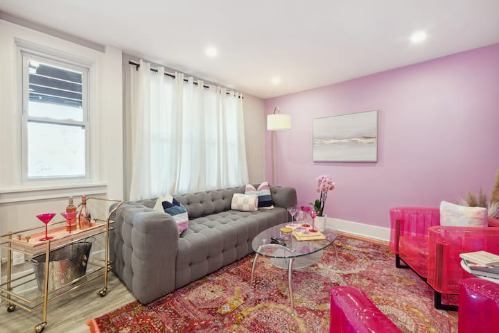 Downtown Ferndale- Pink Barbiecore Loft - Berkley, MI