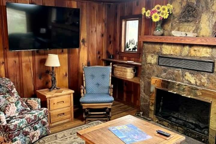 Entire Red Door Cabin In Upper Canyon! - Ruidoso, NM