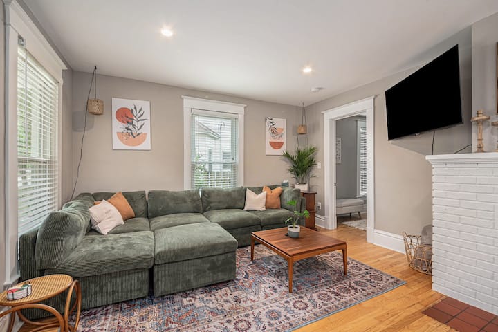 Cozy First Floor Apartment - Wyoming, MI