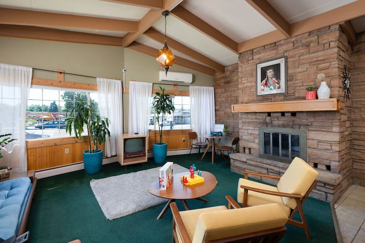 Stay At A 1950s Classic Motel In Bozeman - Bozeman, MT