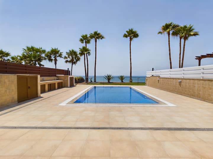 Amazing Beach Front House! - Larnaka