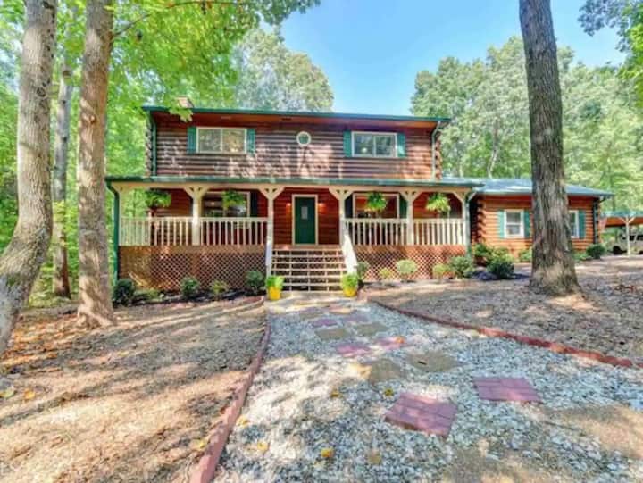 Cozy Cabin In Woods For Large Groups - Snellville, GA