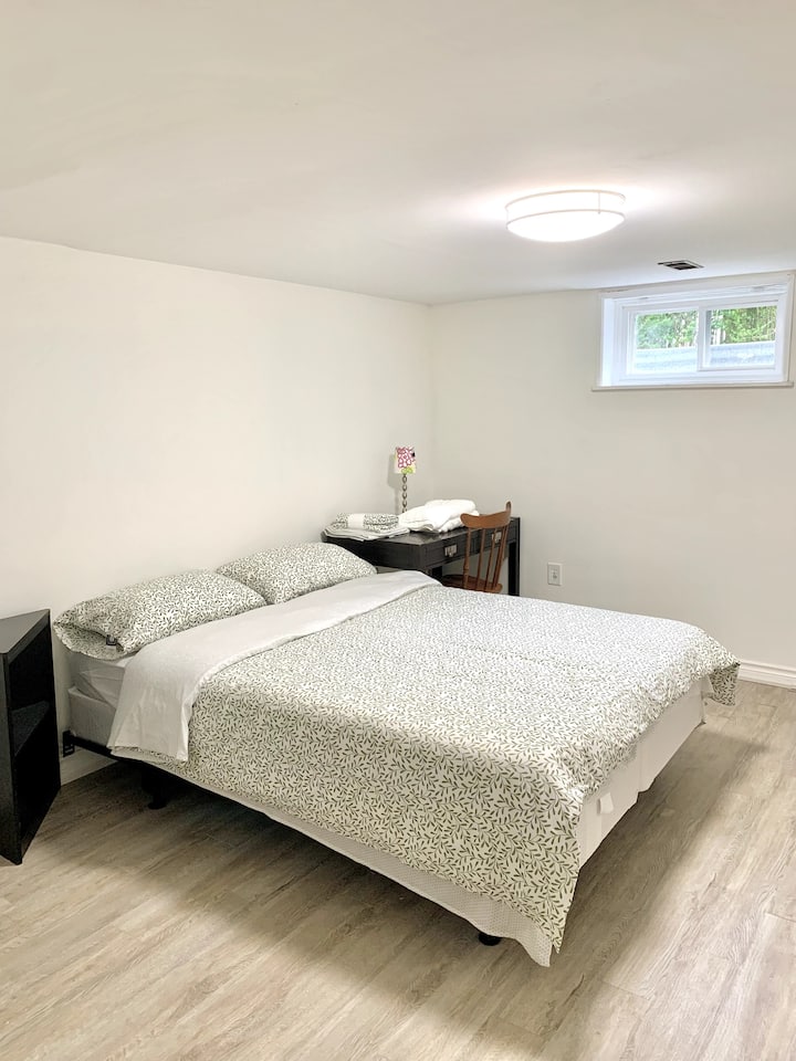Cheap 2 Bedroom Basement In Oakville - オークビル