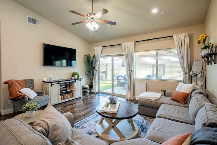 Spacious Home Backyard Oasis & Cool Or Hot Spa - Fresno, CA