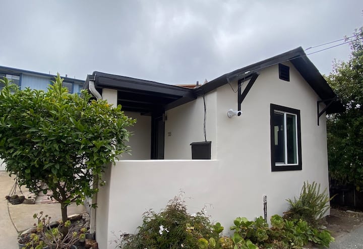 Davi Oceanside Cottage - Monterey, CA