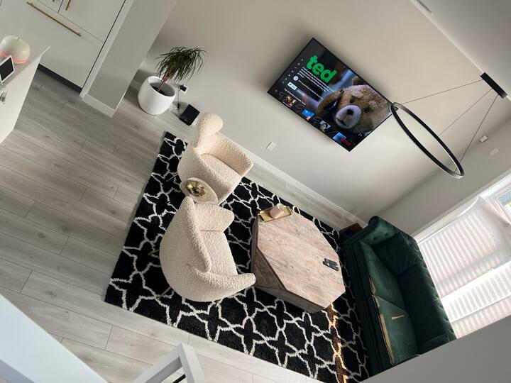 Beautiful, Modern And Cozy - Calgary