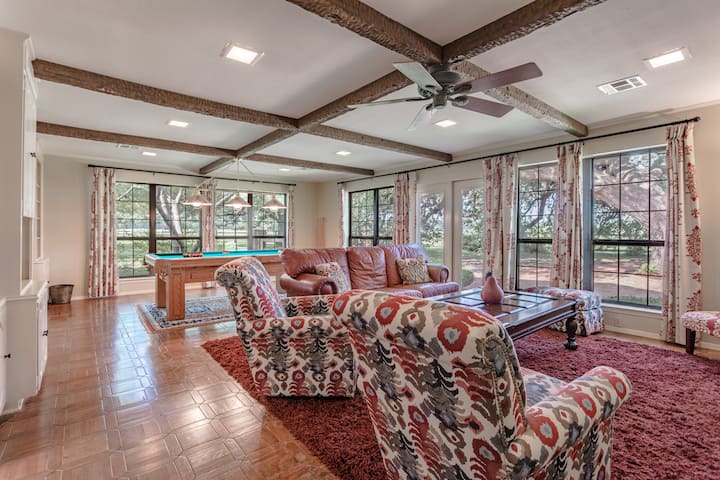 Oak Tree Country Manor W/ Pool - Waco, TX