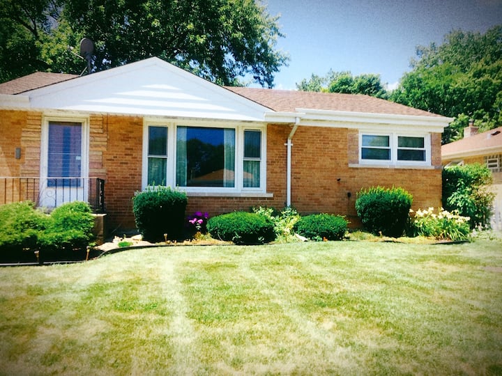 Quint Home In Quiet Burbs Skokie - Niles, IL