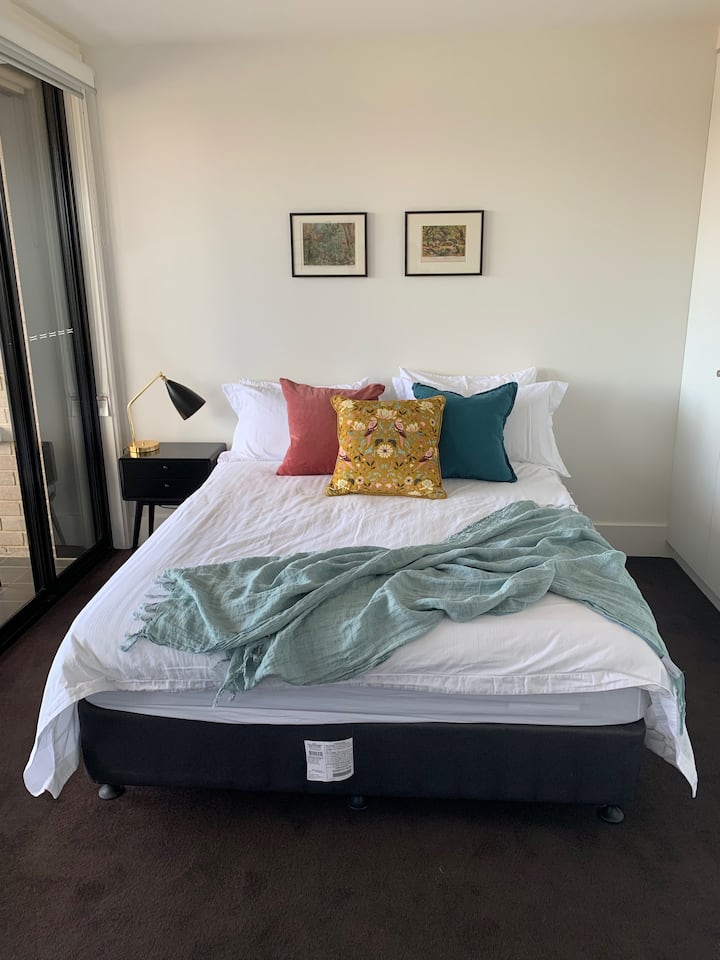 Beautiful Light Filled 1 Bedroom - Canberra