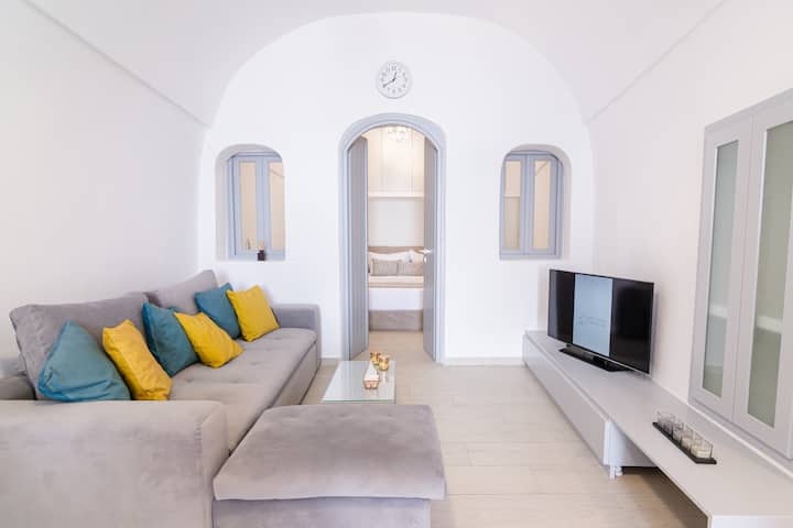 Saint George Cave House - Santorini