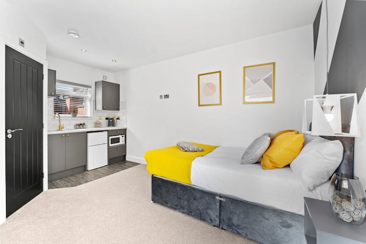 Westland House Studios ~ Close To City Centre! - Peterborough, Royaume-Uni