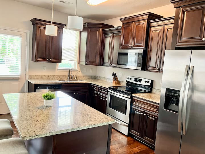 Spacious Home In Chesapeake - Chesapeake, VA