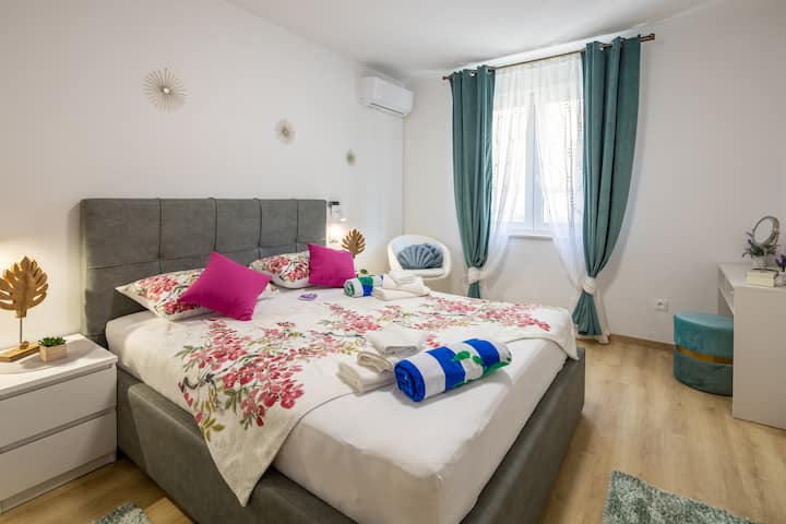 Top Location Beach & Downtown Apartment Park - Split
