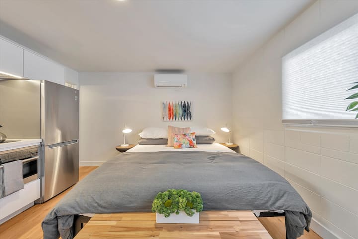 Boutique Studio: King Bed, 90 Walk Score! - San Mateo, CA