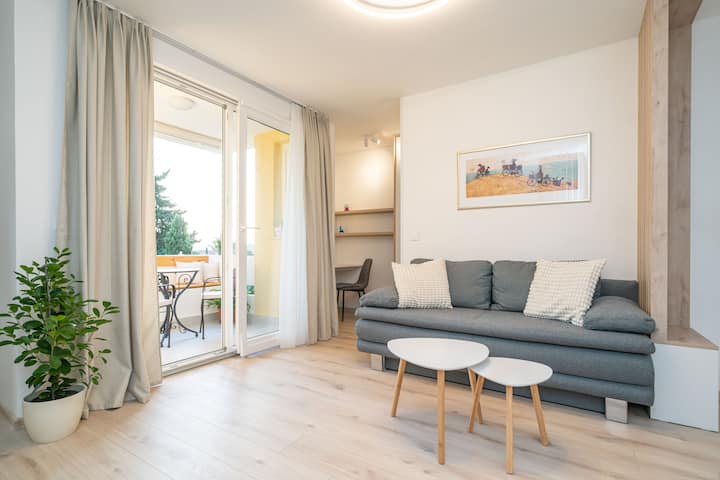 *New * Lovely 1 Bedroom Apartment W/balcony -Lapad - Dubrovnik