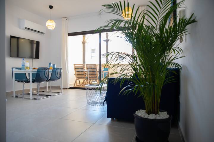 Eva's Modern And Stylish Holiday Apartment - Pafos