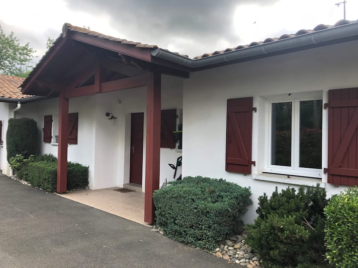 Agréable Villa Sur Grand Terrain - Ustaritz