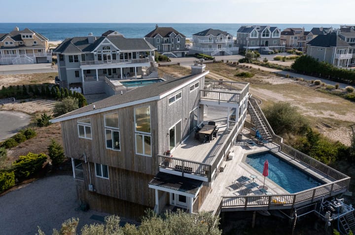 3 Min Walk To Beach!  Pool!  Huge Decks! - Eastport, NY