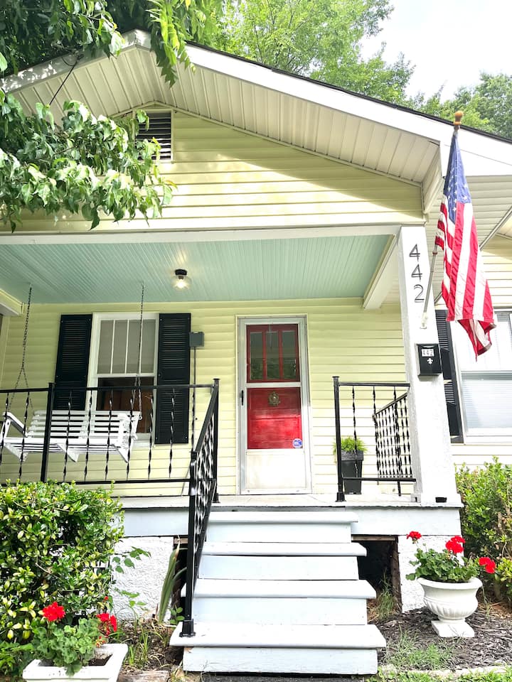 1936 Downtown District Bungalow - Fayetteville, AR