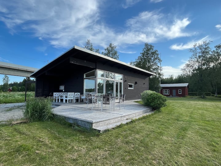 ÄLvsnära Villa Med Stor Trädgård - Umeå