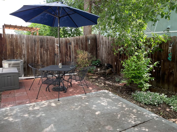 Sunny Townhouse W/ Private Patio - Longmont, CO