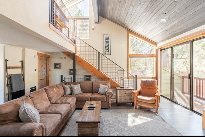 Camp Mammoth Large-group Escape + Mountain Charm - Mammoth Lakes