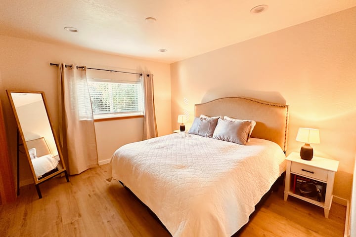 The Spring Street Cottage - Medford, OR