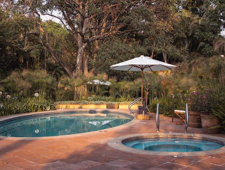 Casa Trapiche. Bello Jardín, Alberca Y Jacuzzi. - テポストラン